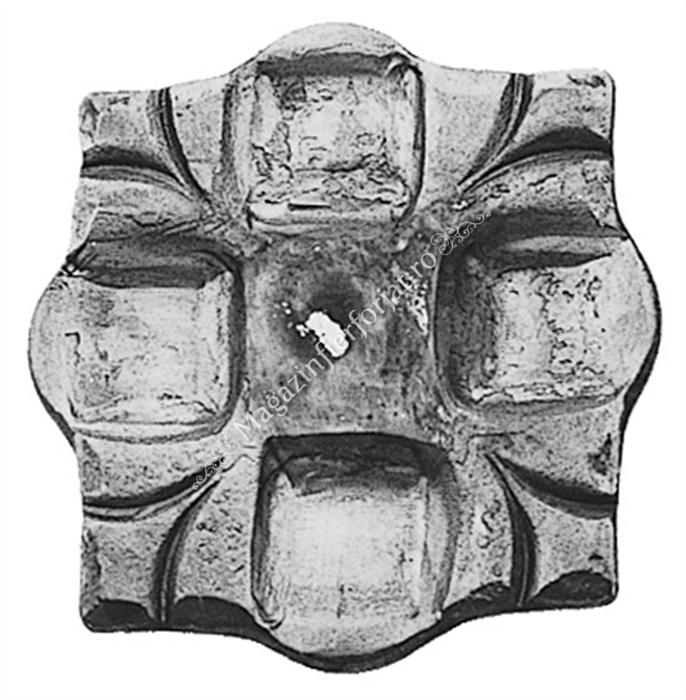 802/5 Placa de prindere stalp forjata din tabla de 6mm cu amprenta flo ...